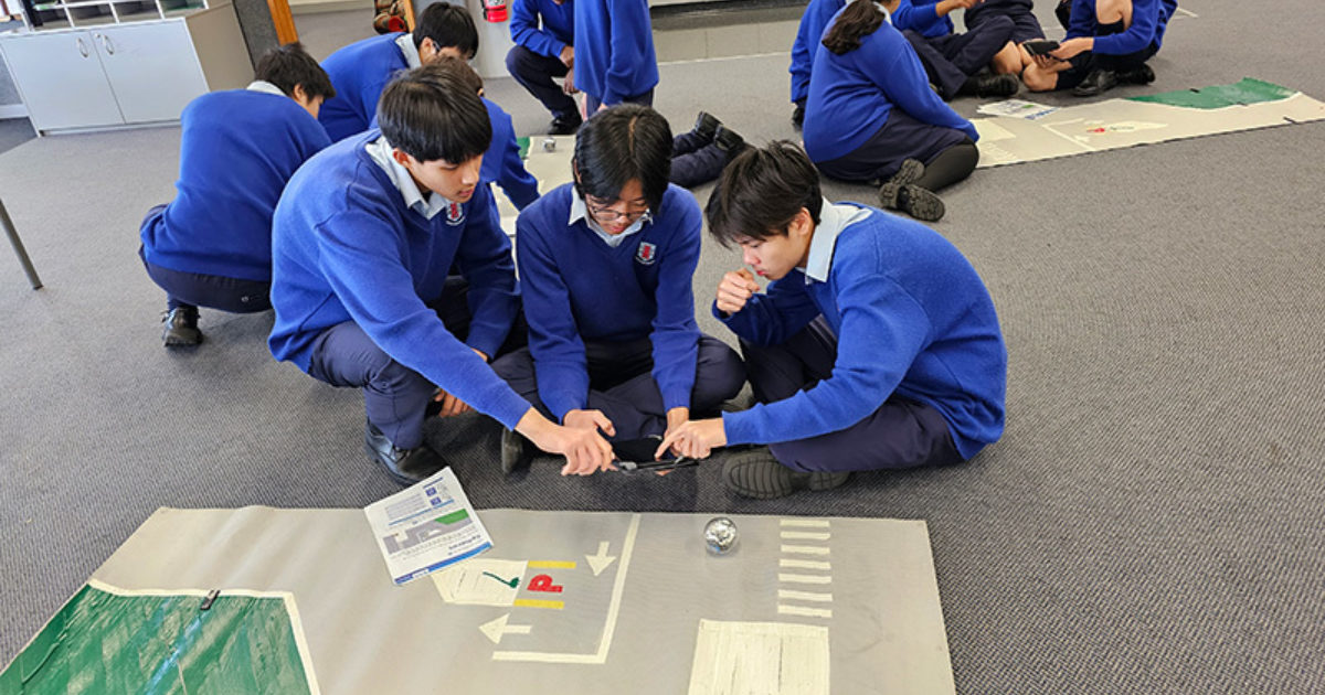 University of Auckland engineering students visit Macleans College ...